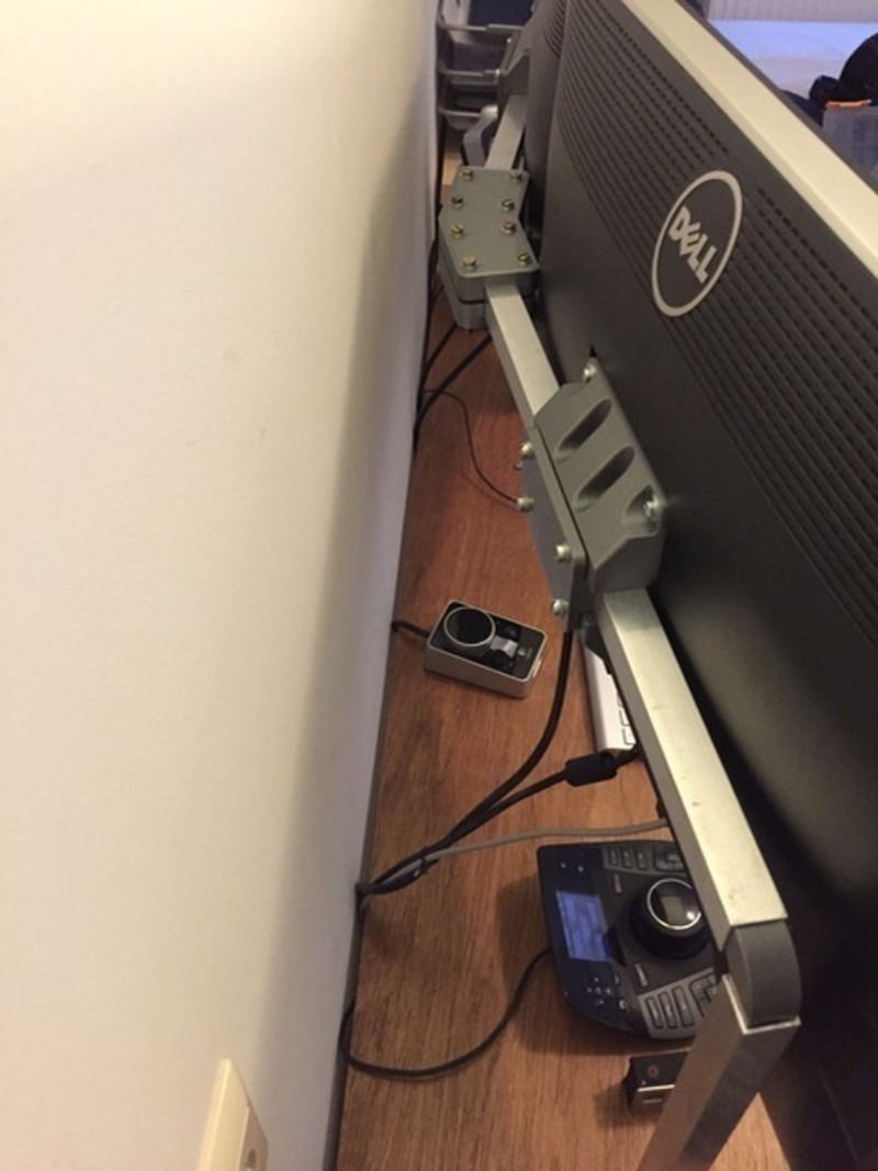 15 Euro DIY dual screen stand - Pinshape