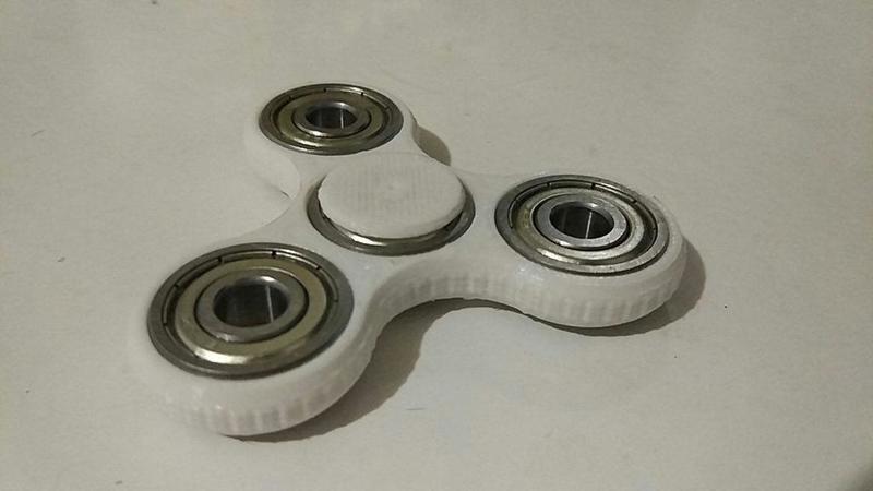 Tri-spinner (parametric, with sources) - Pinshape