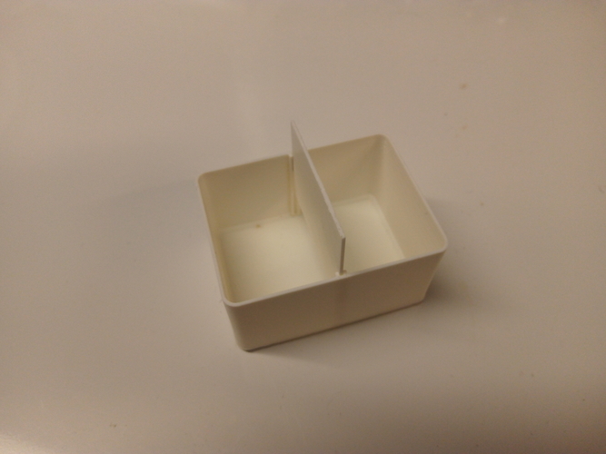 3D Printed Container for Small Parts (with divider) by RickyCui | Pinshape