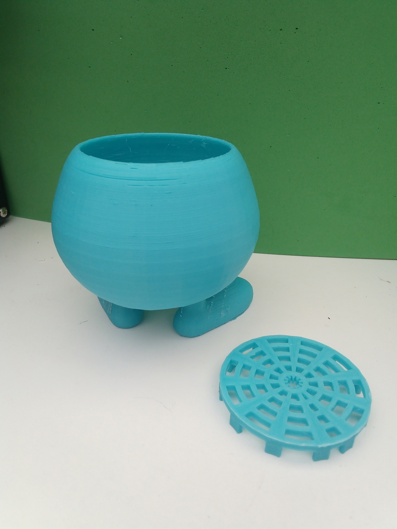 Oddish plant pot + drain disk - Pinshape