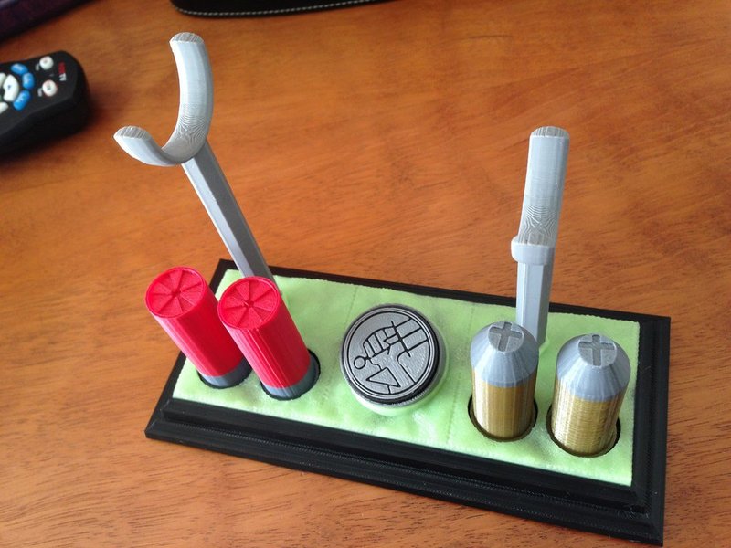 Hellboy PROP display stand - Pinshape