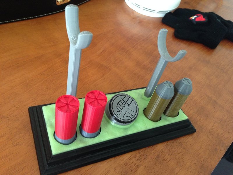 Hellboy PROP display stand - Pinshape