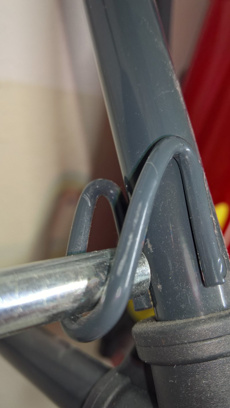 Retaining clip - Pinshape
